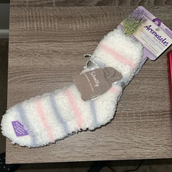 Minx NY | Accessories | Aromasoles Socks Lavender And Shea Butter ...